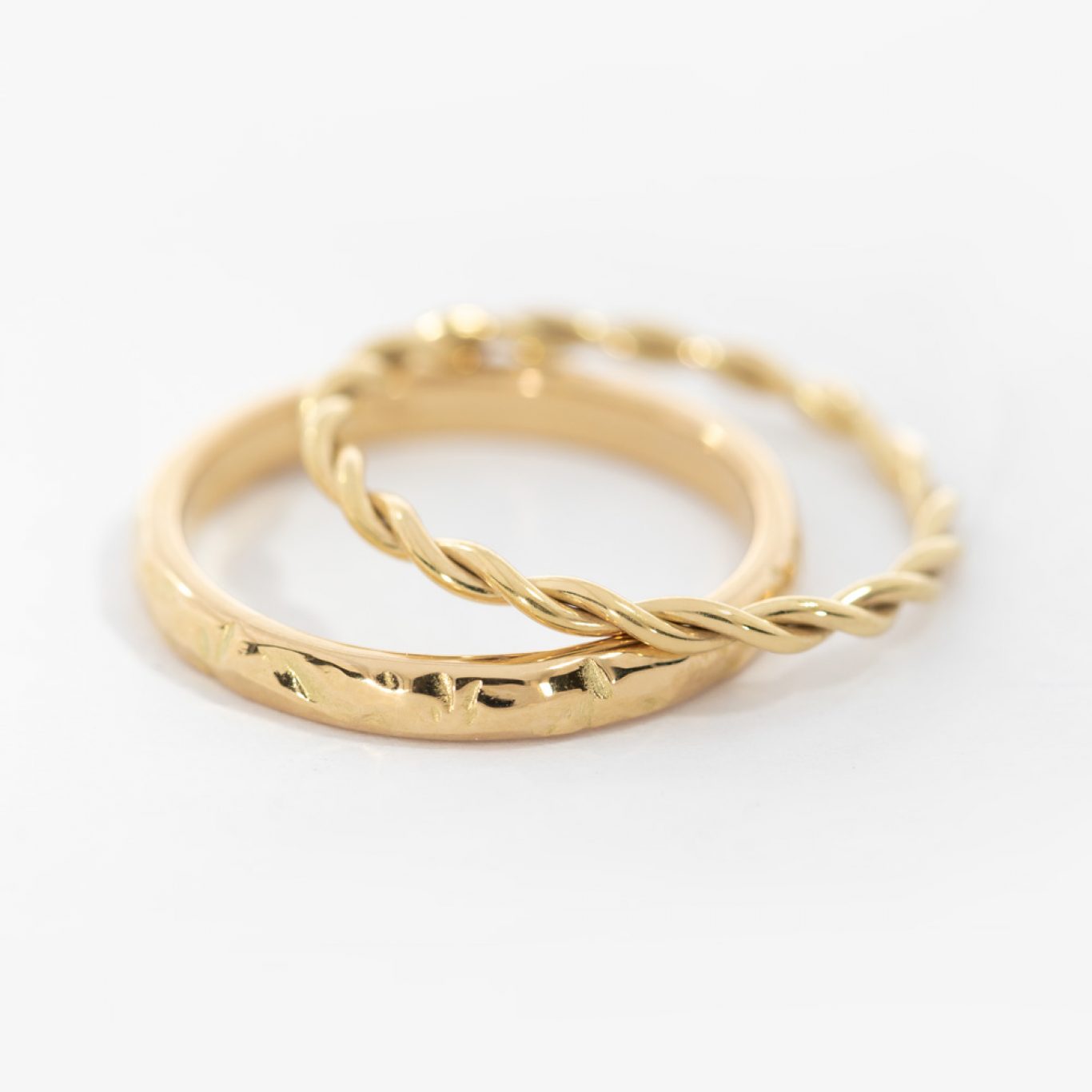 Markant gehämmerter Damen-Ehering - Eheringe von Atelier Miah