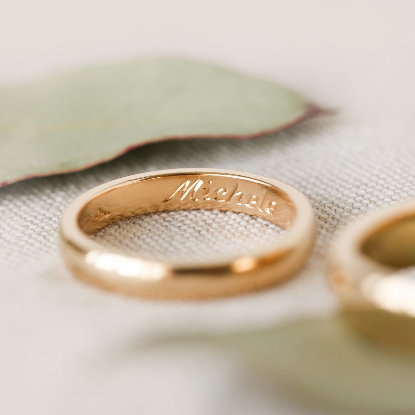 Klassischer schlichter Damen-Ehering (glänzend oder matt) | Gelbgold ...