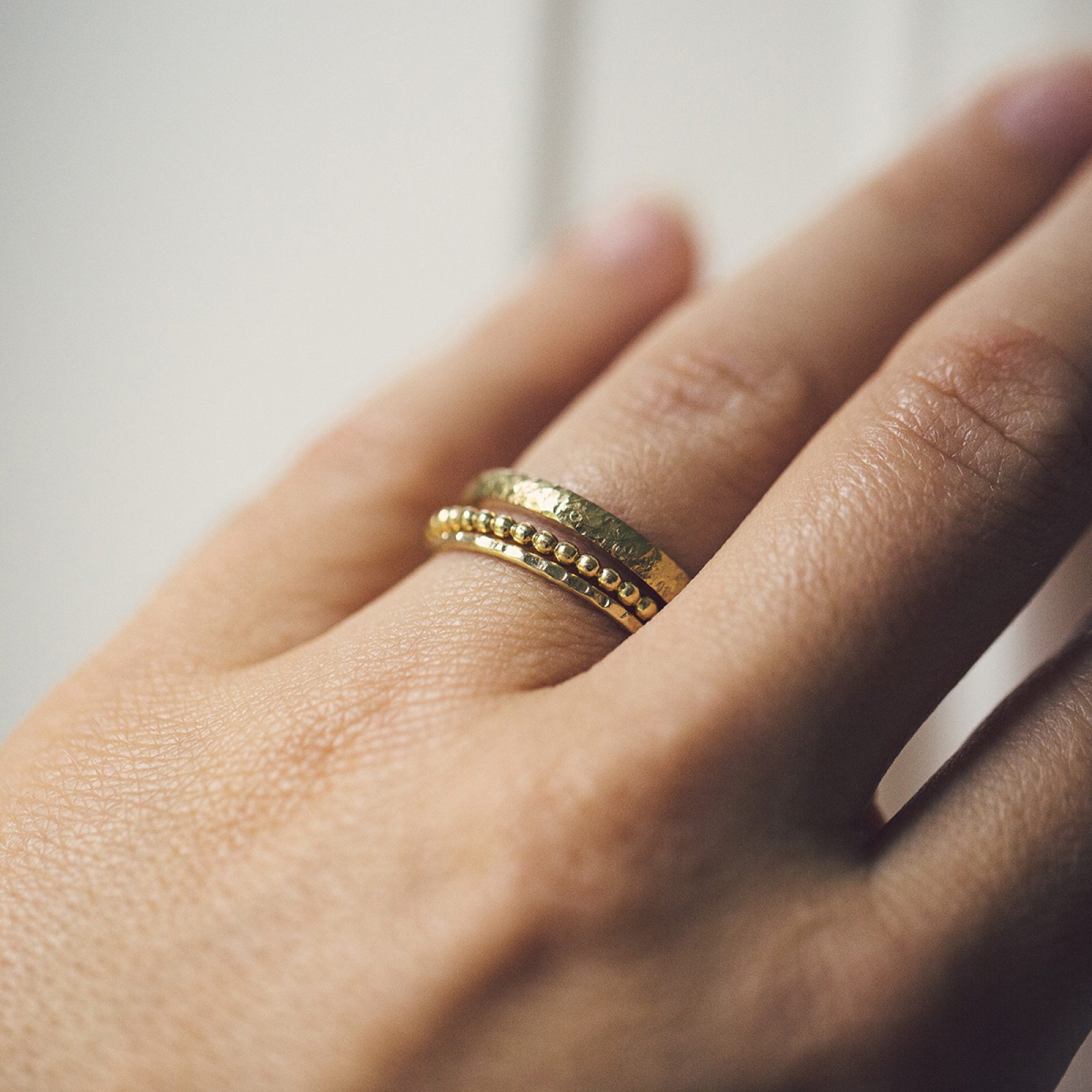 Eheringe & Verlobungsringe aus Oekogold | Atelier Miah